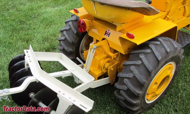 TractorData.com Cub Cadet 122 tractor photos information