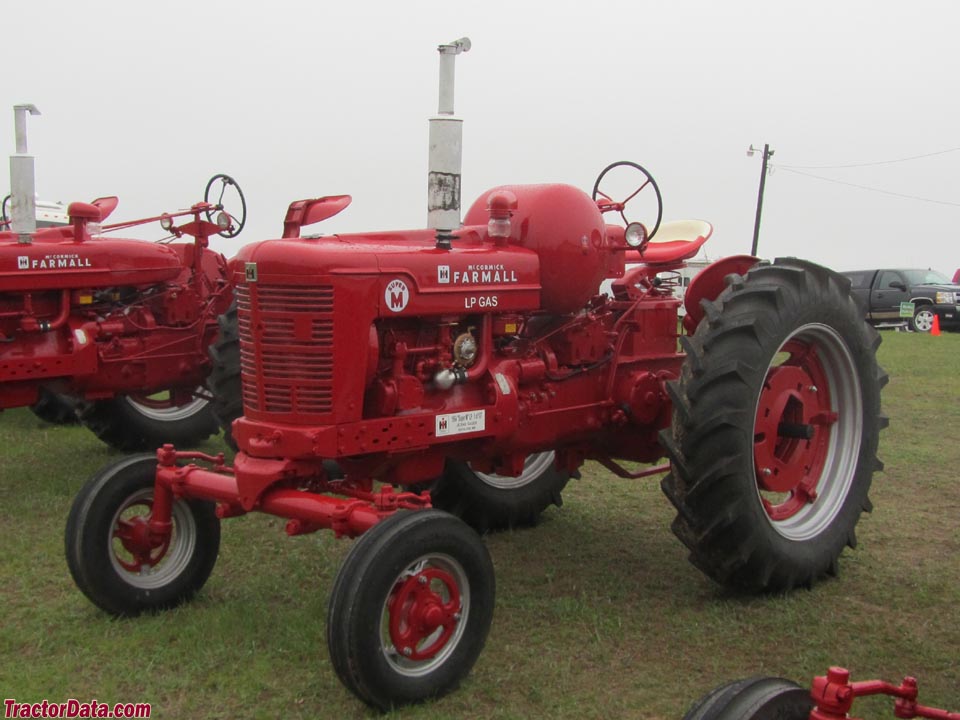 TractorData.com Farmall Super M tractor photos information
