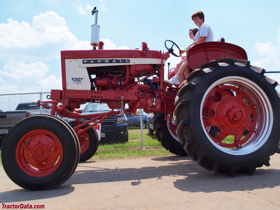 TractorData.com International Harvester 504 Hi-Clear tractor photos ...