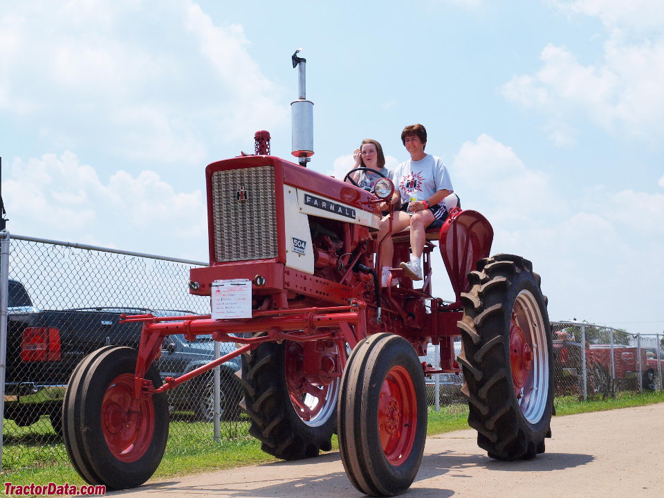 TractorData.com International Harvester 504 Hi-Clear tractor photos ...
